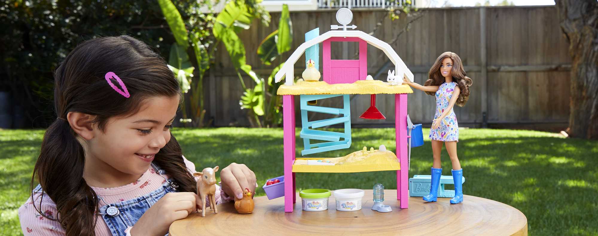 Barbie Hatch & Gather Egg Farm | Mattel