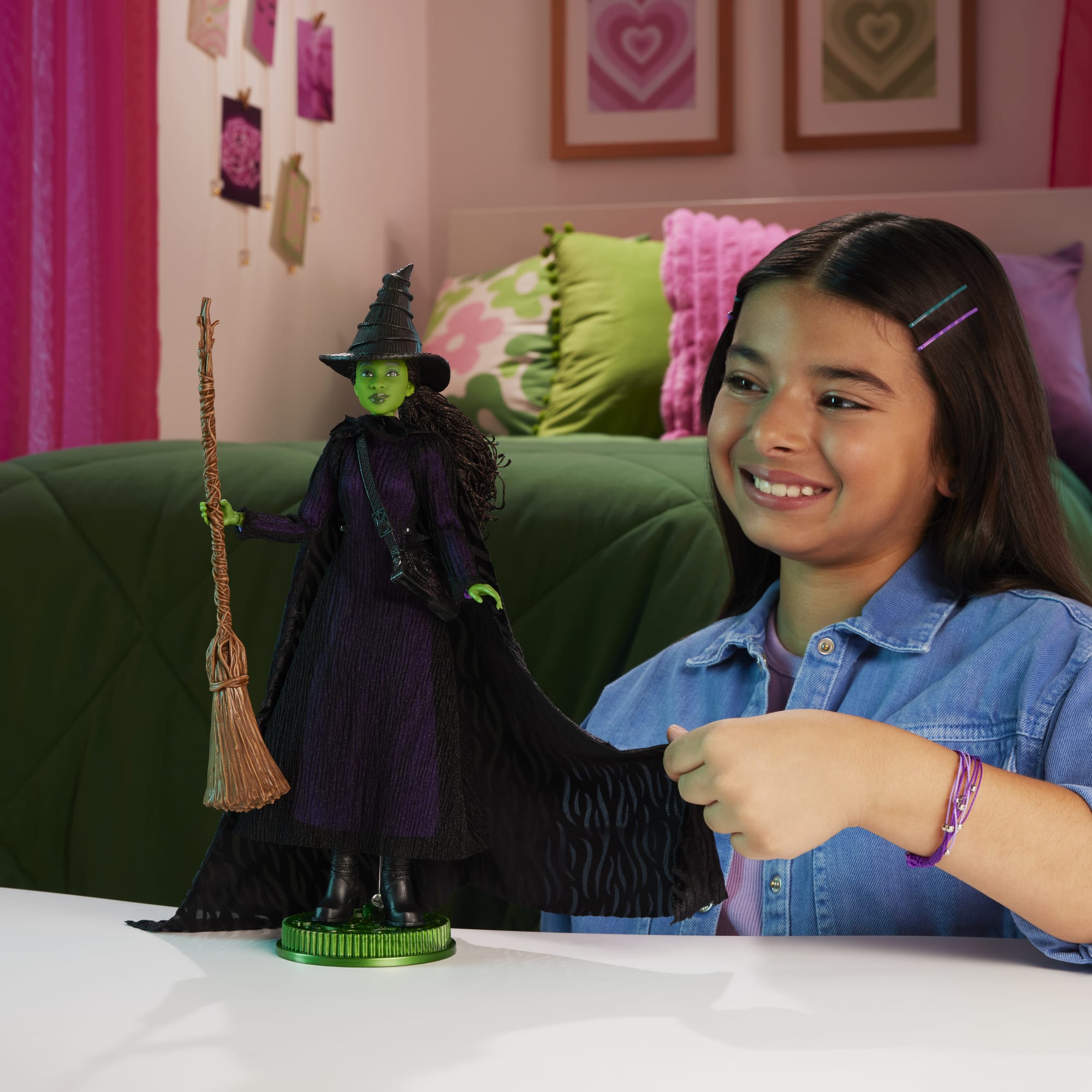 Universal Pictures’ Wicked Deluxe Elphaba Fashion Doll & Accessories ...