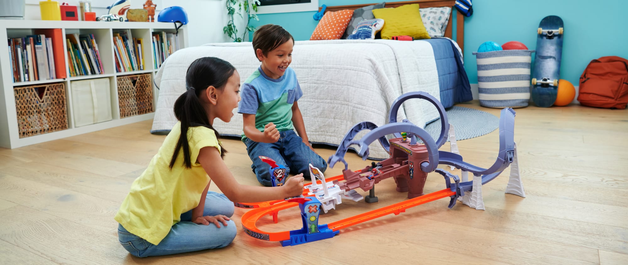 HOT WHEELS RACERVERSE Spider-Man's Web Slinging Speedway Track Set | Mattel