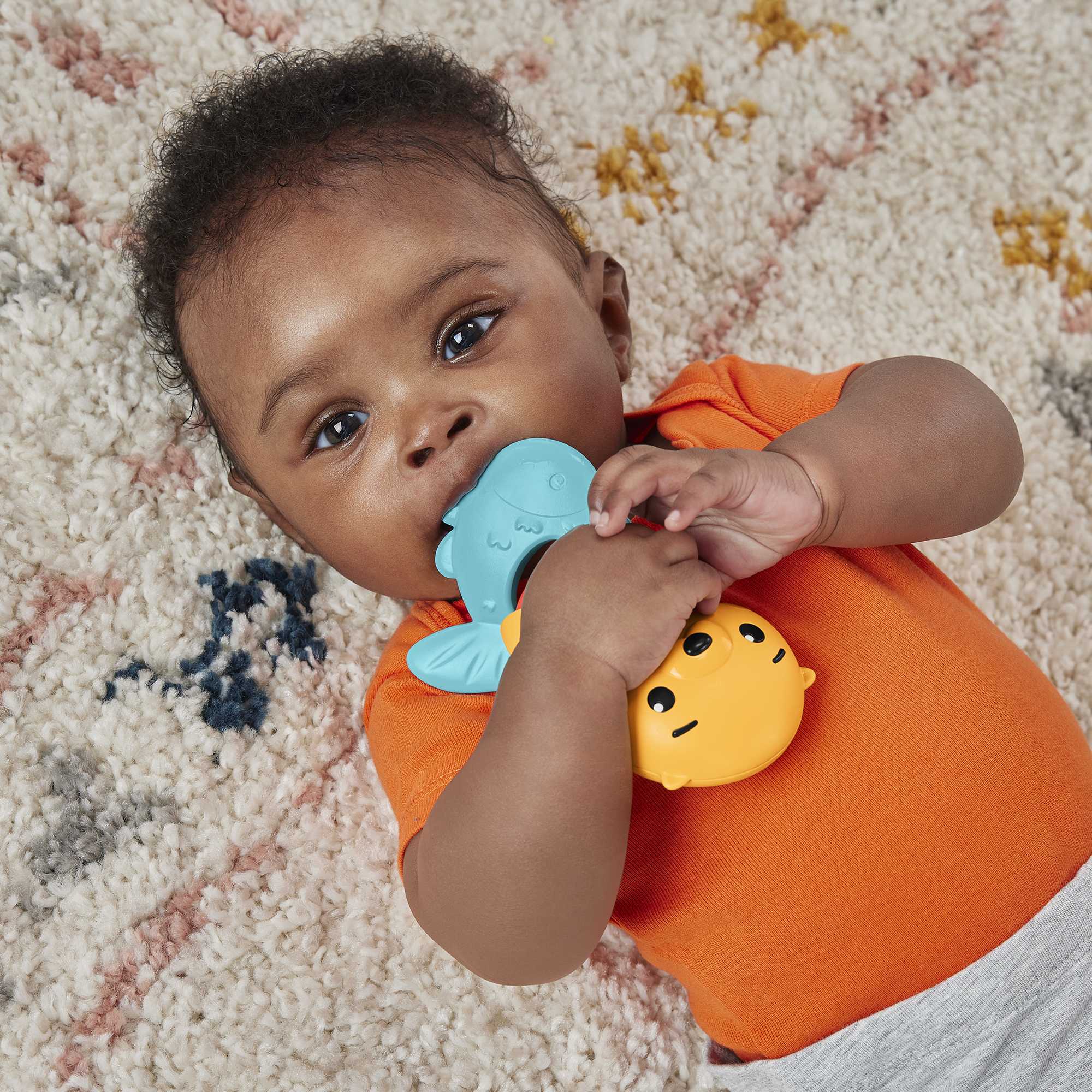 Fisher-Price Baby Sonaja para Bebés Sensimals Leopardo